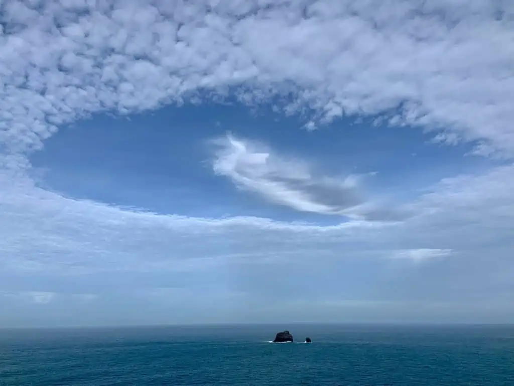 What are Fallstreak Holes in Clouds? - The Natural Navigator