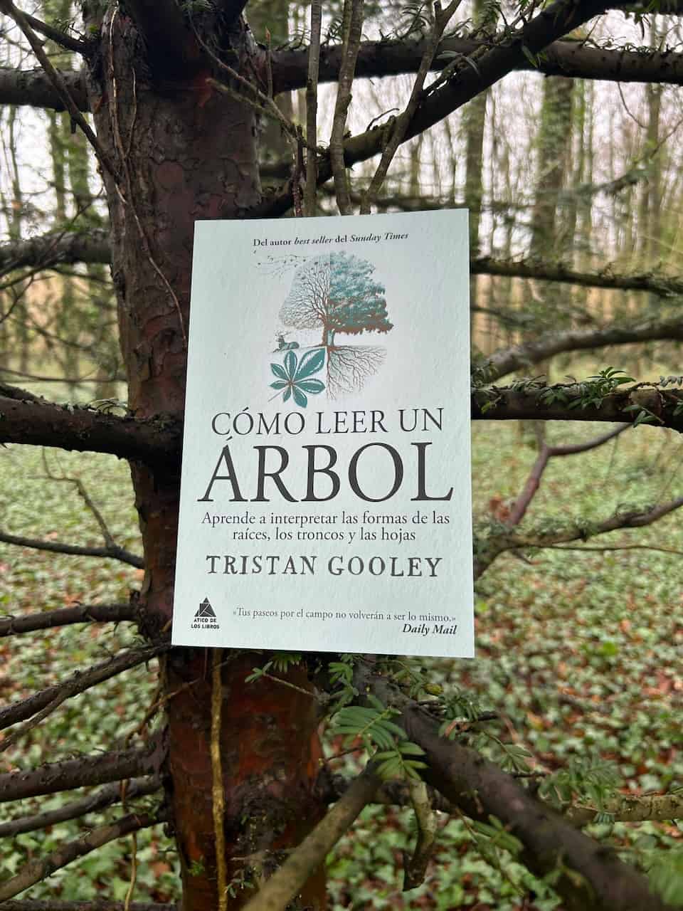 How to Read a Tree - Spanish Edition - The Natural Navigator